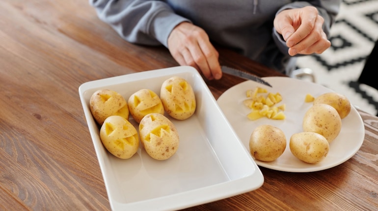 Do not consume potatoes that turn green in colour, researchers warn it ...