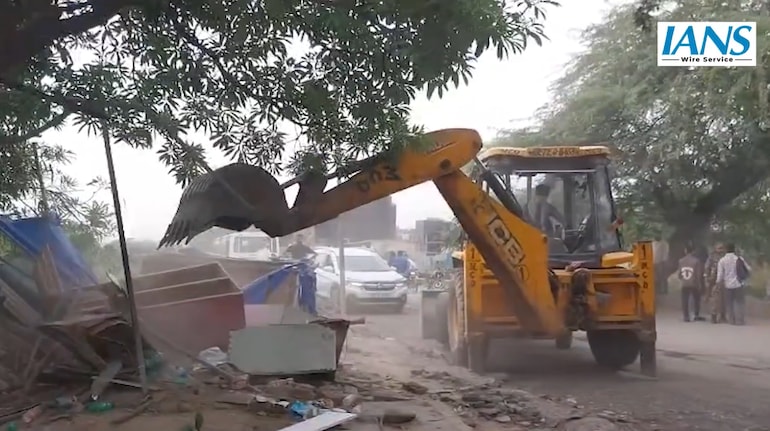 Watch: Demolition drive underway in Delhi's Kalindi Kunj, cops deployed
