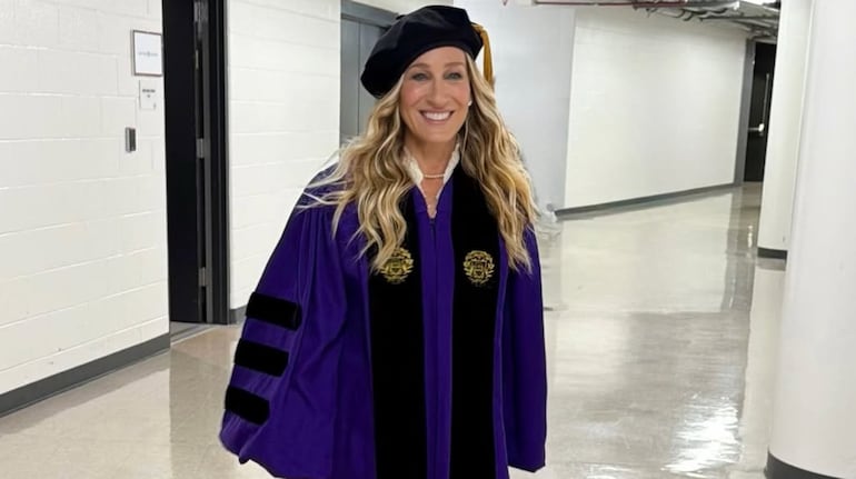 Sarah Jessica Parker receives honorary doctorate at Northwestern ...