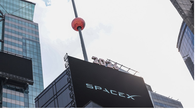 SpaceX shares fall for first time since blockbuster Wall Street debut