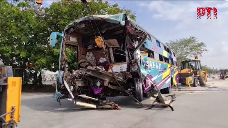 Watch: Luxury bus crash on Vadodara highway kills 6, leaves over 20 injured