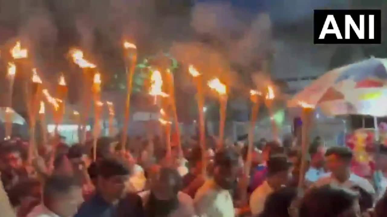 Hindus in Bangladesh hold torchlight protest against alleged disrespect ...
