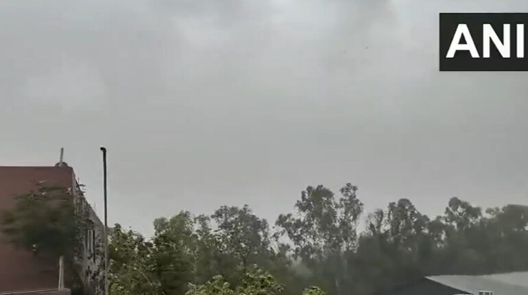 Dust storm sweeps Delhi-NCR as IMD issues orange alert for rain ...