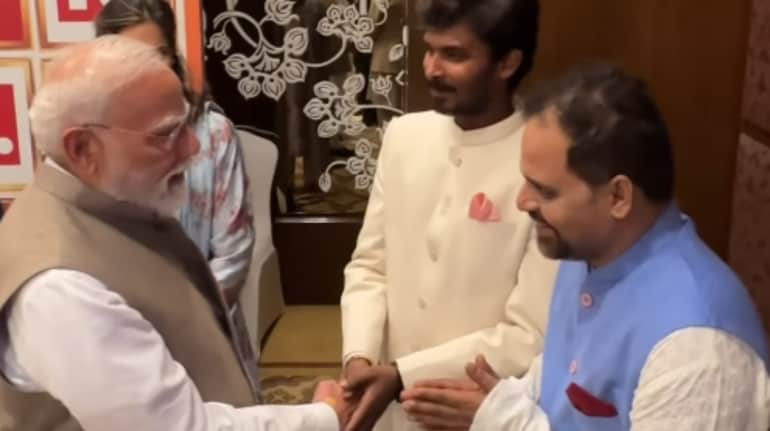 PM Narendra Modi meets Panchayat actors Ashok Pathak and Durgesh Kumar ...