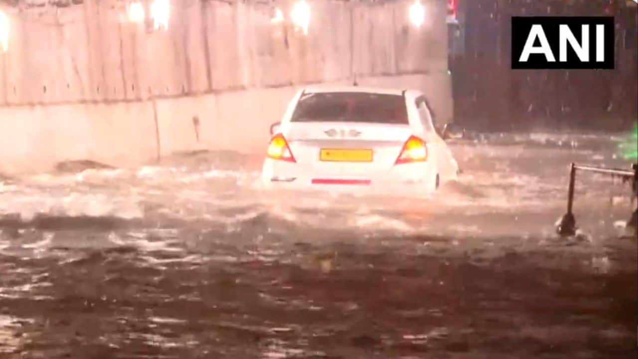 Red alert in Mumbai: Heavy rain batters city on monsoon's first morning ...